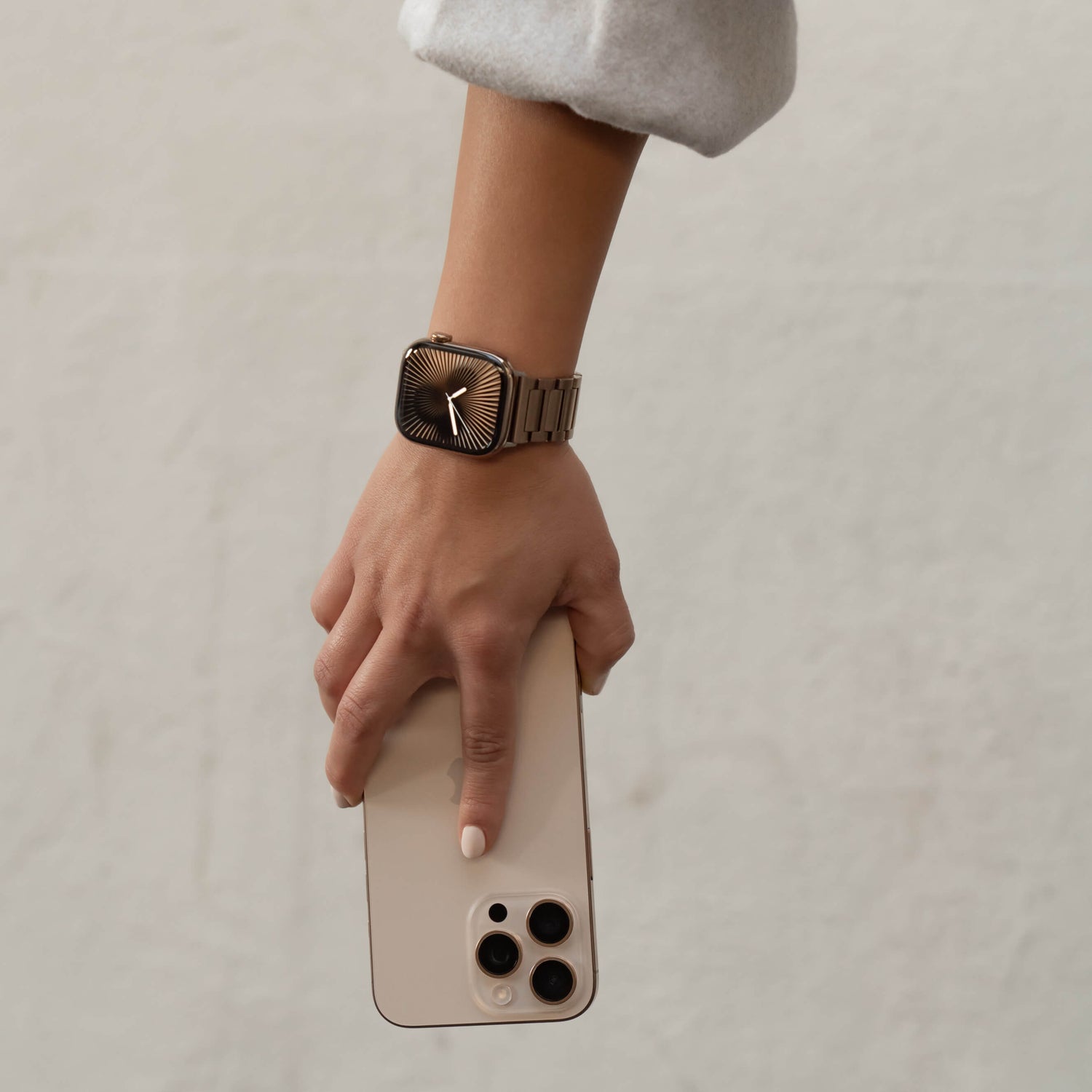 Titanium Apple Watch Band | Gold - SANDMARC