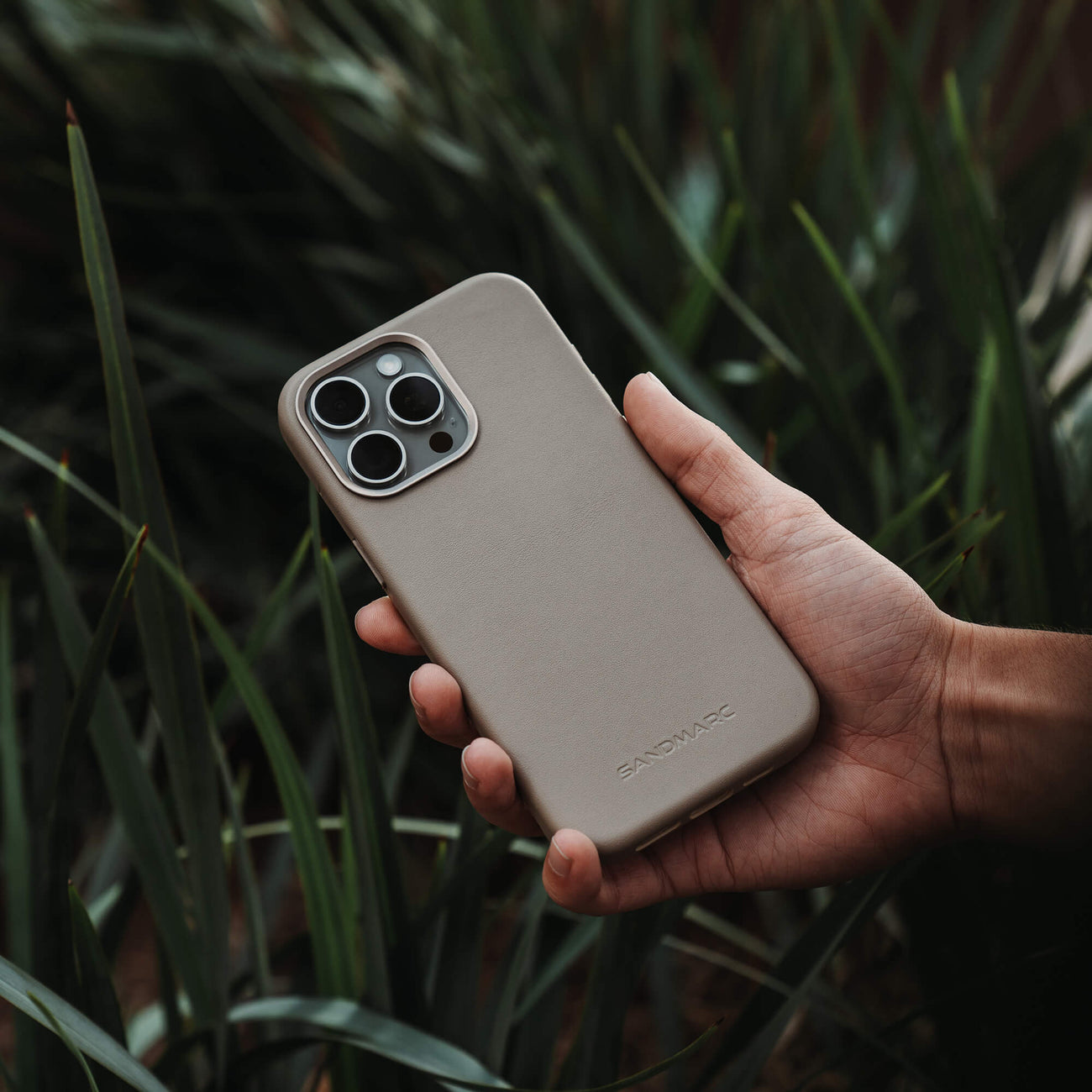 iPhone 15 Pro Minimal Leather Case | Sand (works with MagSafe) - SANDMARC